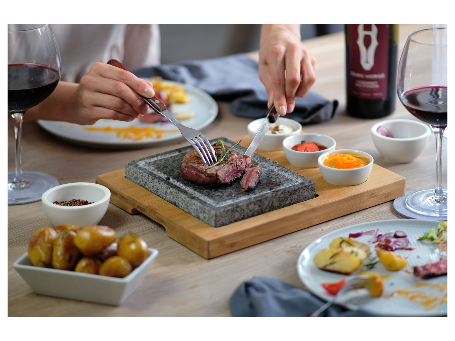 Heißer Stein Set, mit Bambus-Servierplatte | LIDL